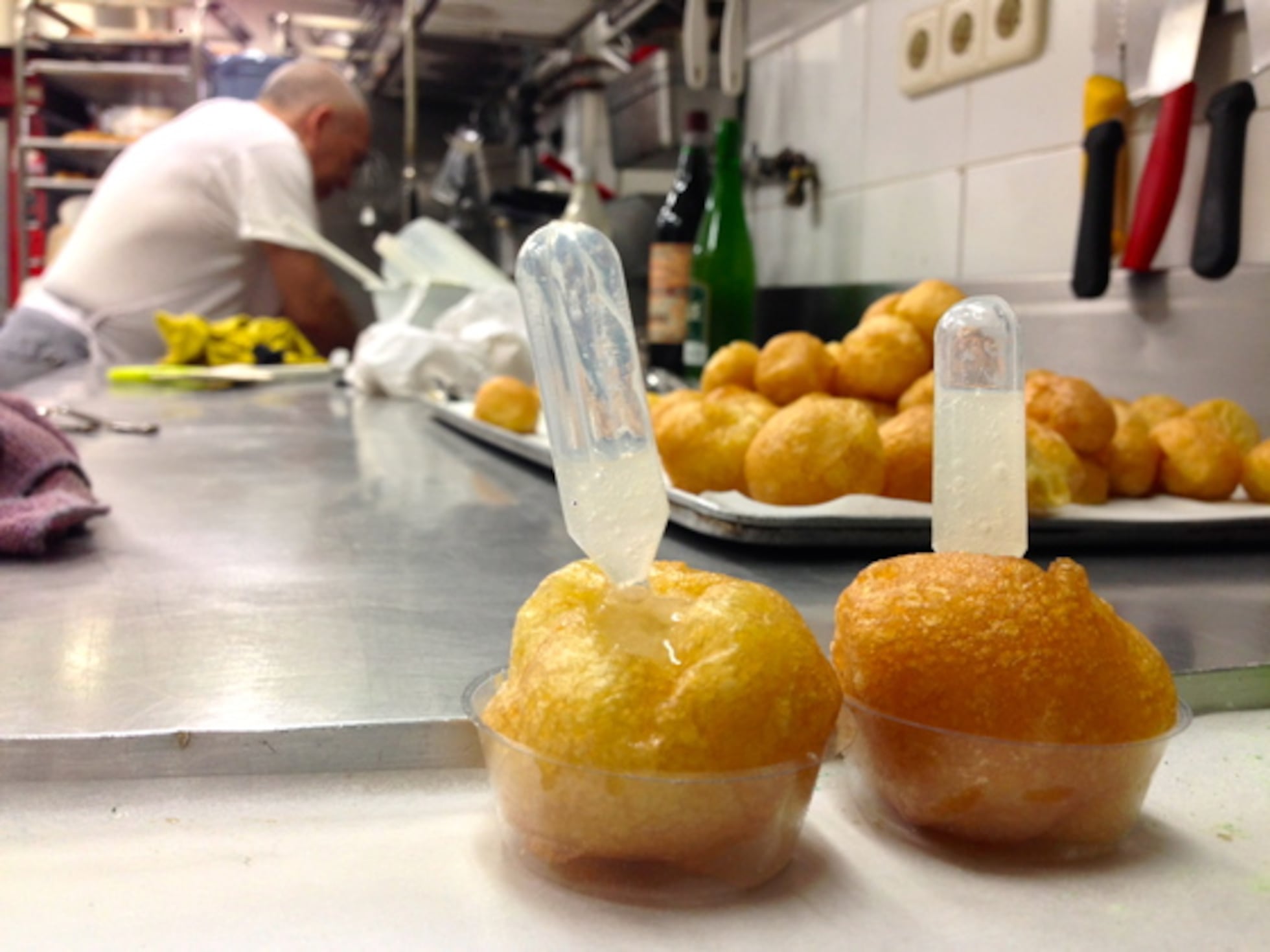 El pastelero de los buñuelos explosivos | El Comidista | Gastronomía ...