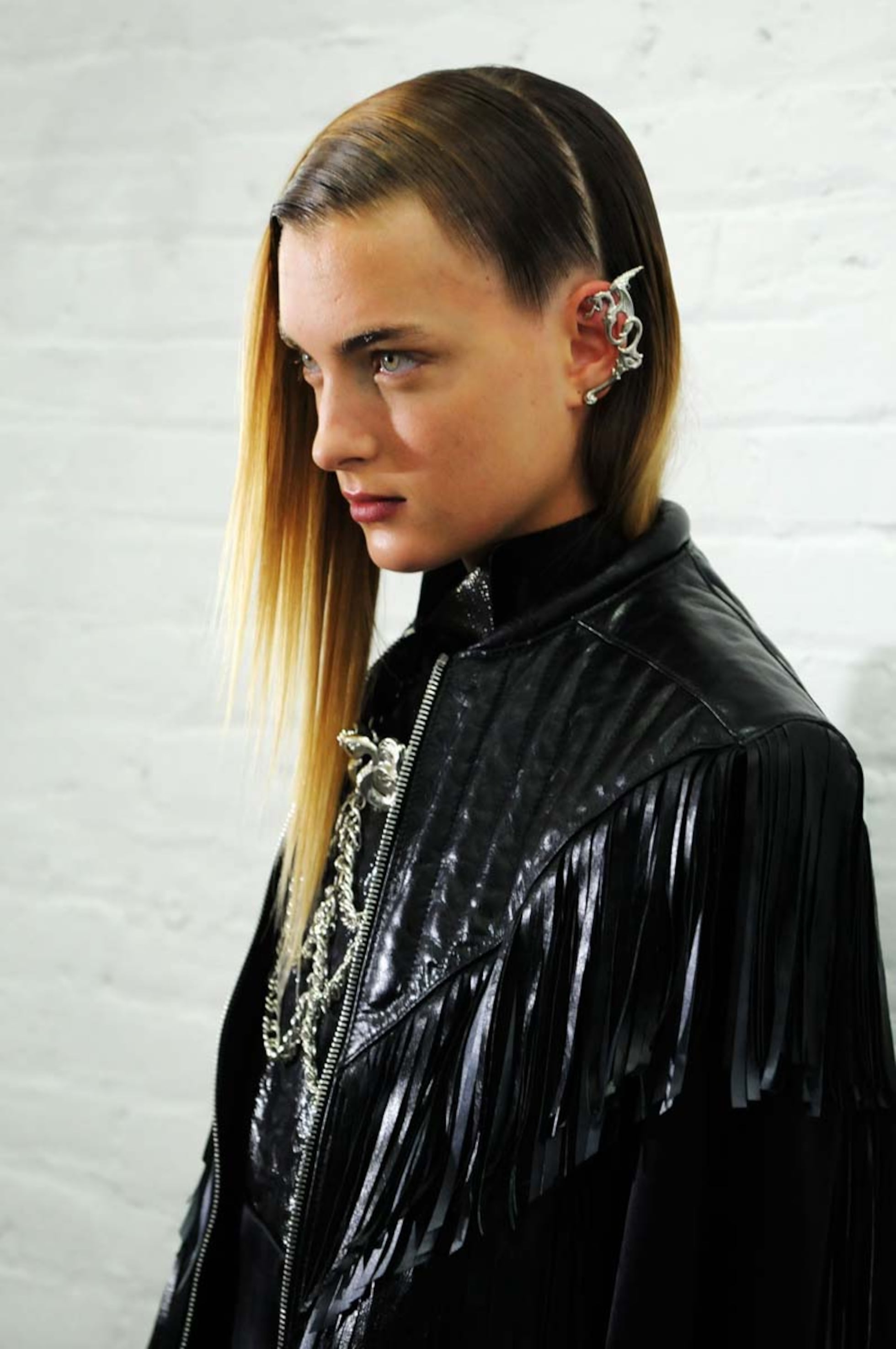 Orejas metalizadas: llega la era de los ‘ear-cuff’ | Fotos | Moda | S ...