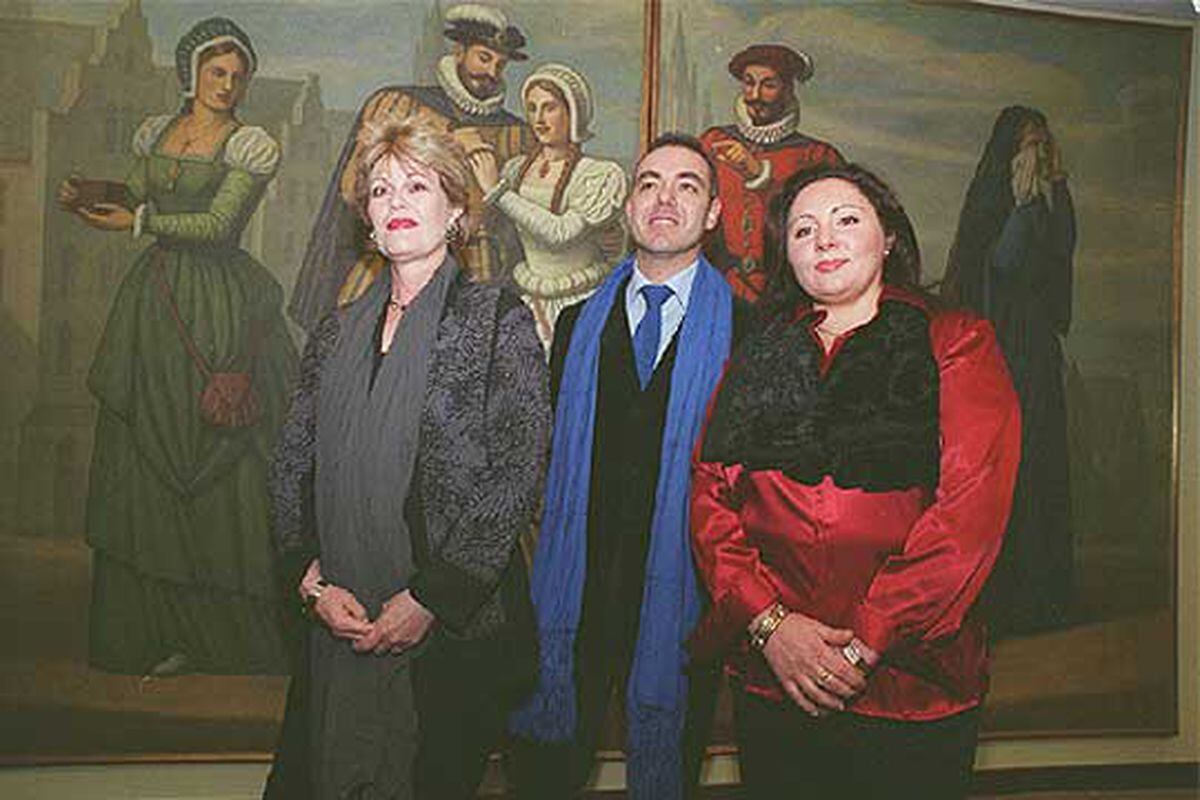 El director Massimo Gasparon con June Anderson y Enkelejda Shkosa ...