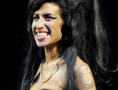 Nadie homenajea a Amy mejor que Amy (con permiso de su padre) | Moda ...