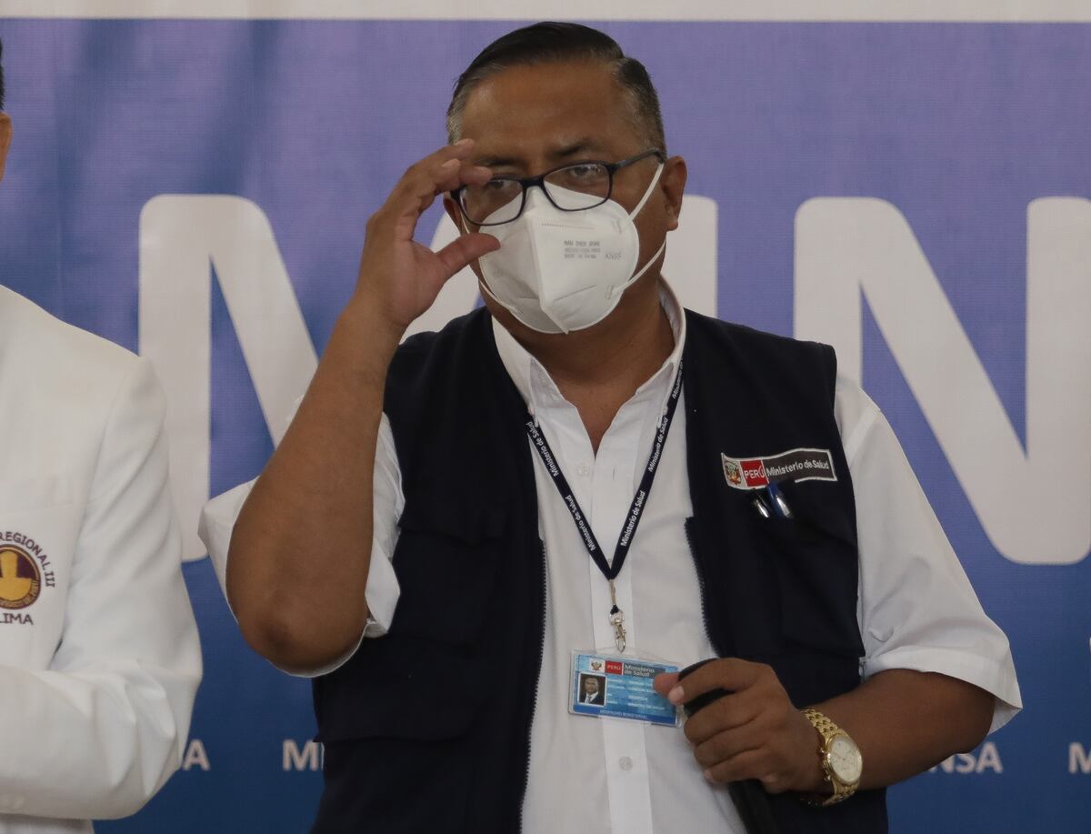 Hernán Condori: El Congreso peruano fuerza la dimisión del ministro de Salud por promocionar la ...