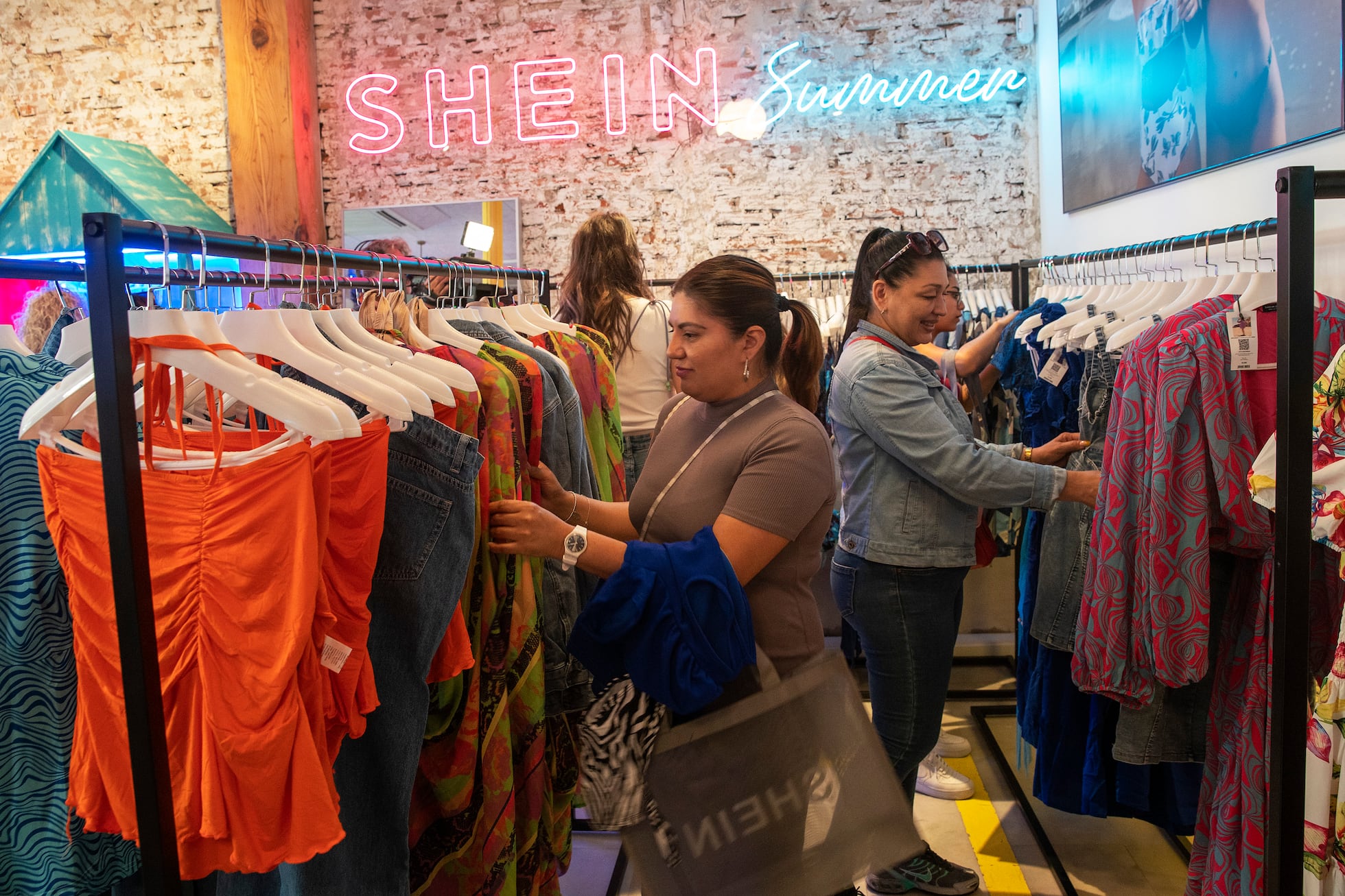 Así fue la apertura de la tienda Shein en Madrid: las colas para entrar ...