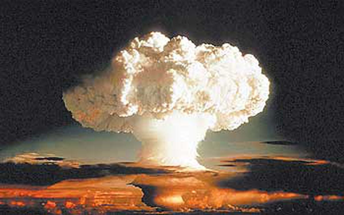 Primera explosión de prueba de una bomba de hidrógeno | Domingo | EL PAÍS