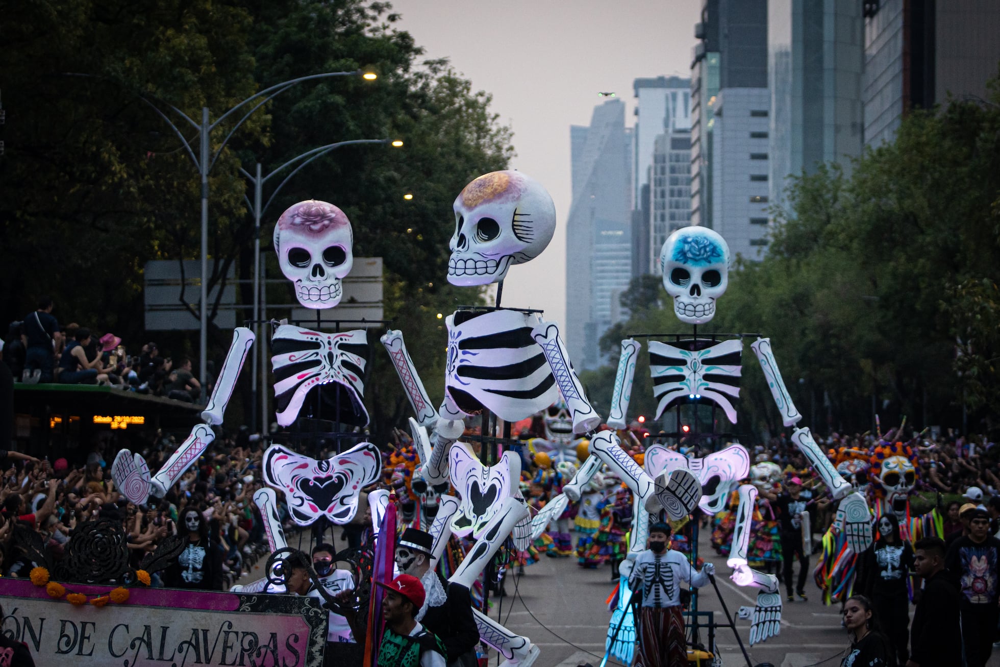El Día de Muertos toma las calles de Ciudad de México, en imágenes ...