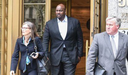 El exjugador de la NBA Chuck Person se declara culpable en un caso de ...