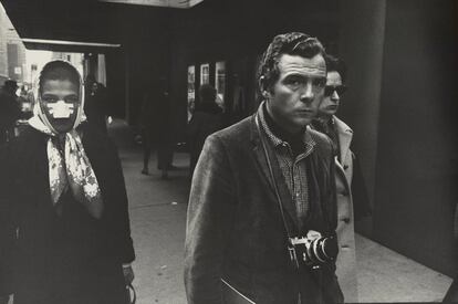 Winogrand: El fotógrafo que no piensa en las imágenes sino en la vida ...