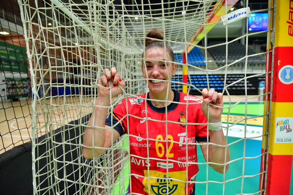 Paula Arcos, la jugadora más emergente de la selección de balonmano ...