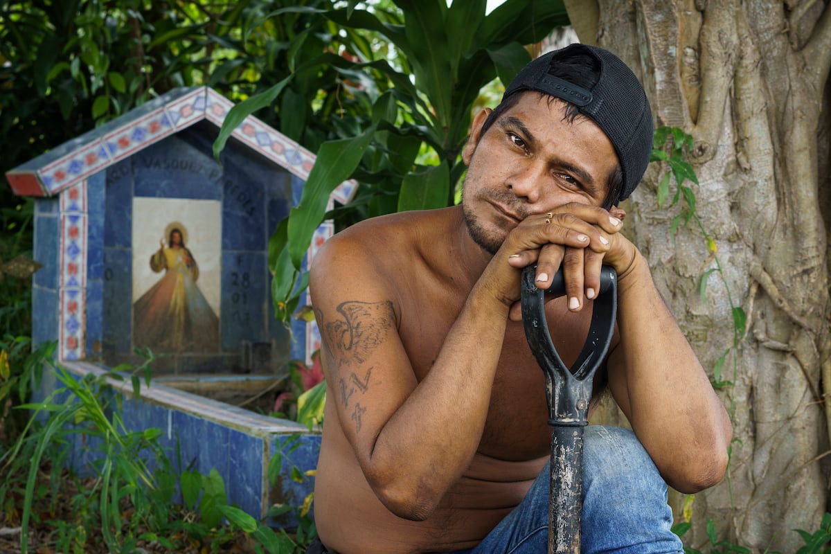 Perú: Los ‘guardianes’ del cementerio de Punchana: “Cuando tienes mono ...