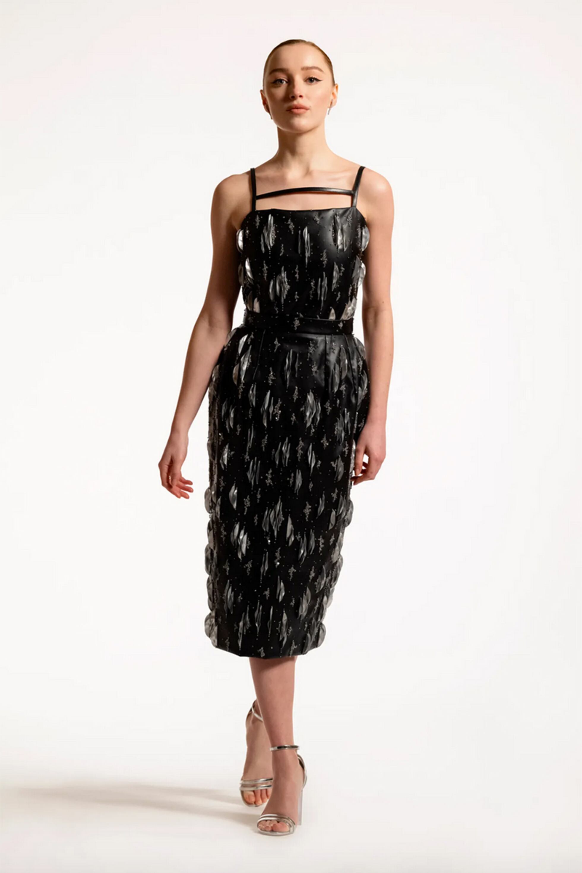 Del increíble Schiaparelli de Emma Corrin al esmoquin de Amanda ...