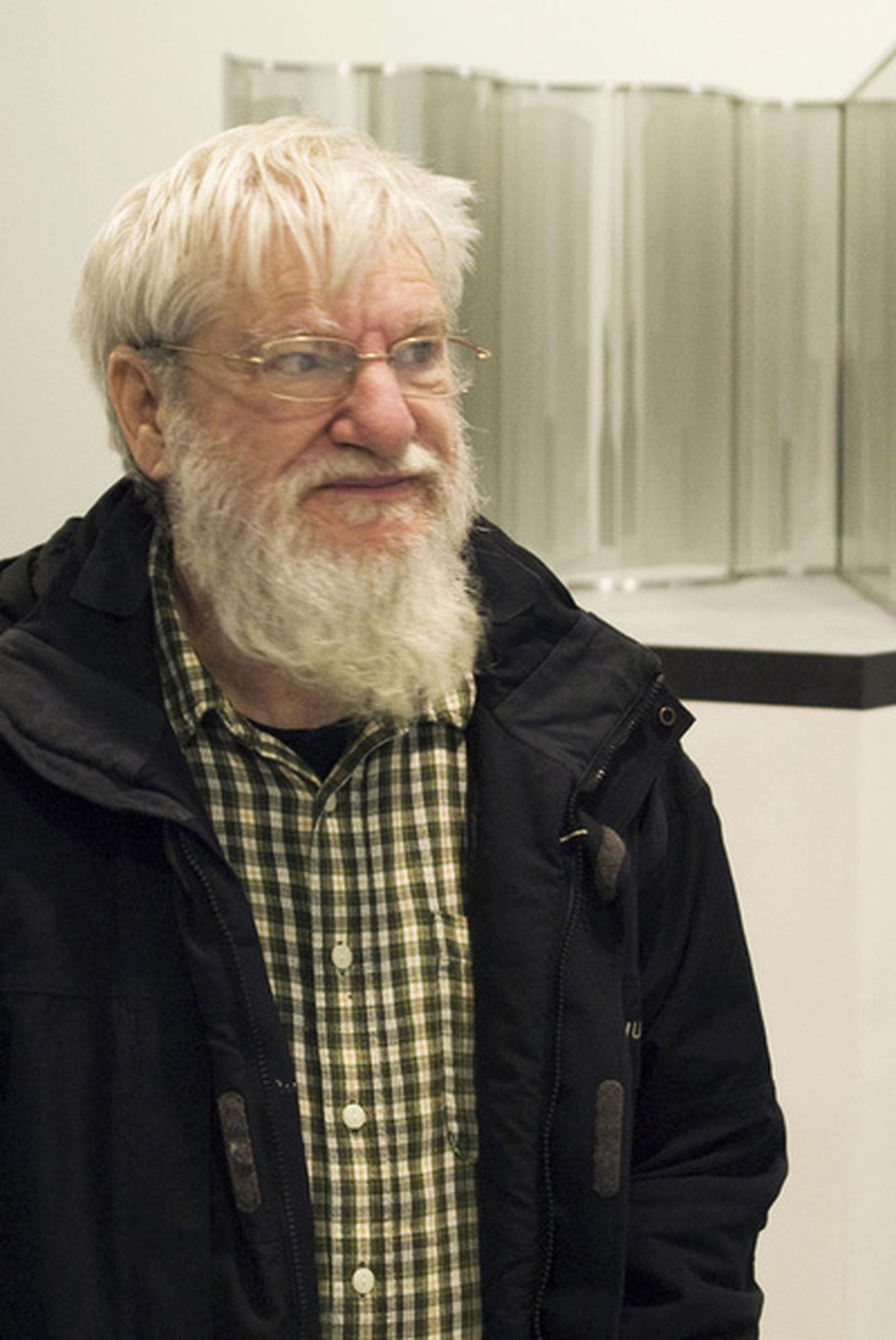 Dan Graham vuelve a Santiago con sus pabellones escultóricos | Noticias ...