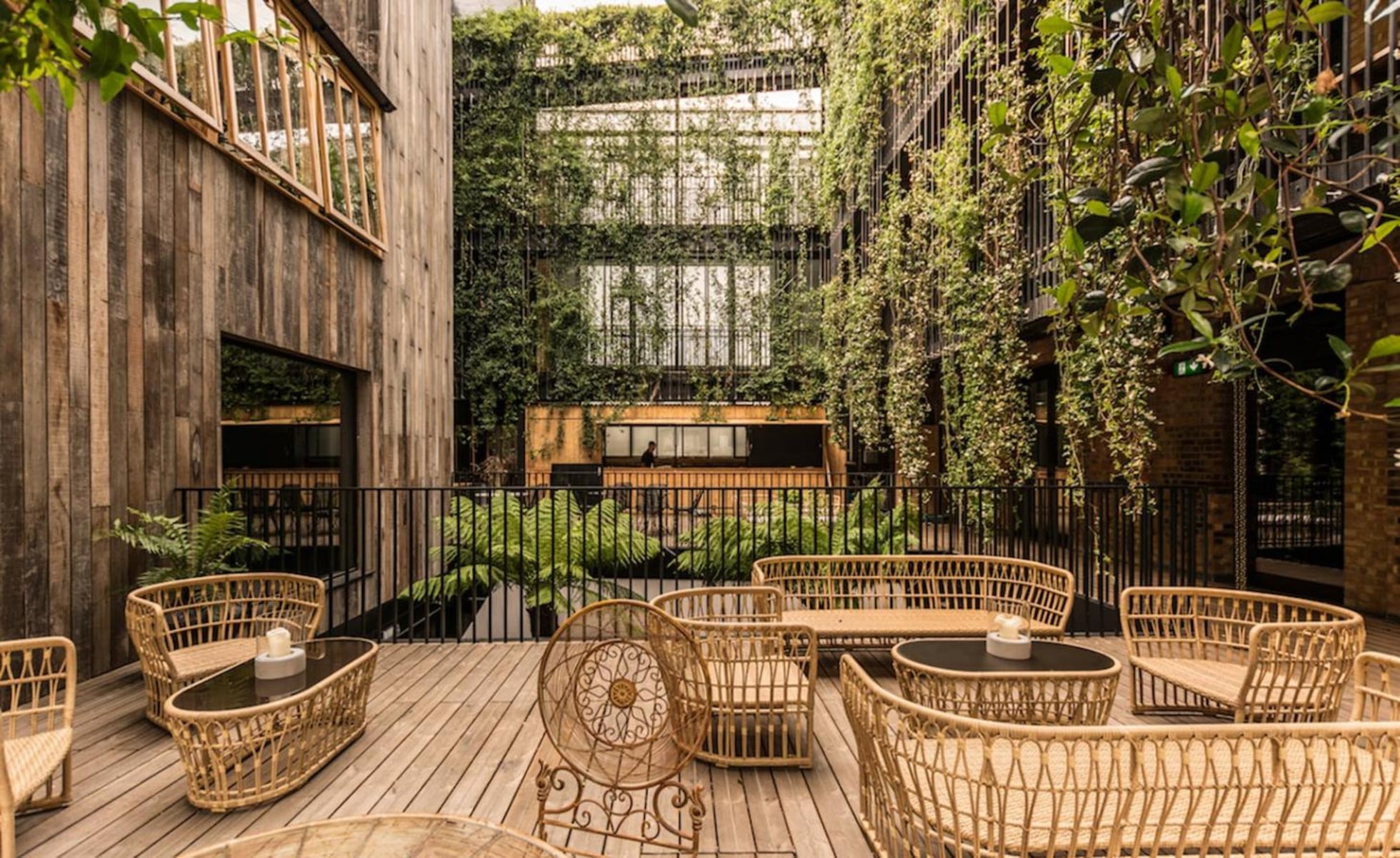 Lujo excéntrico y una escultura de pelo humano: así es The Mandrake, el ...