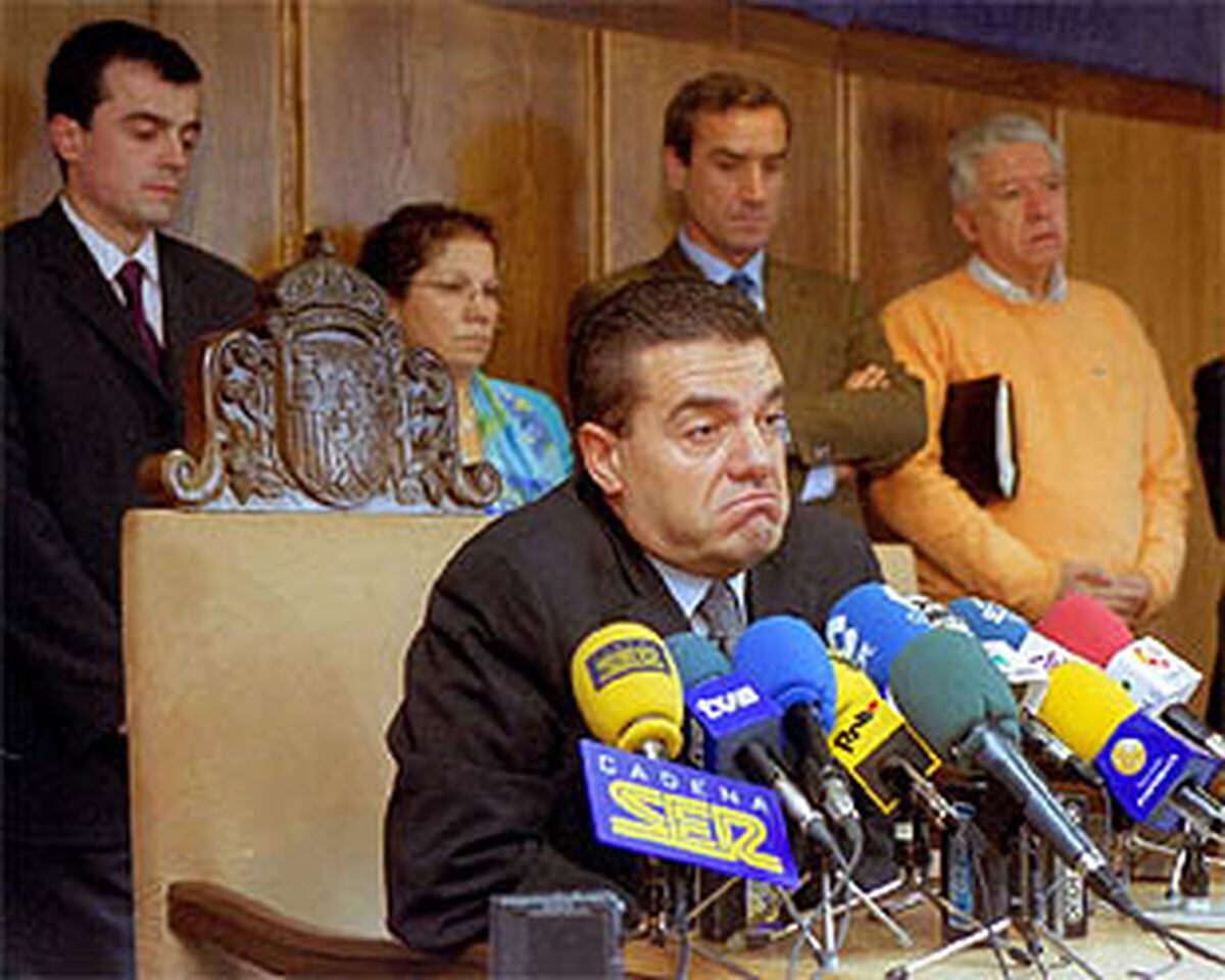 Ismael Álvarez, alcalde de Ponferrada, en rueda de prensa anunciando su ...