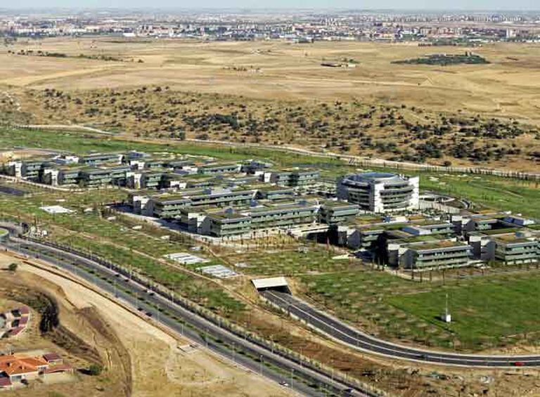 Vista general de la ciudad financiera del Banco Santander | Economía ...