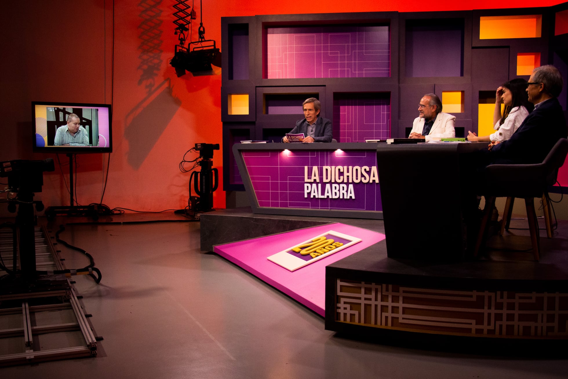 ‘La dichosa palabra’: 20 años de literatura en televisión abierta | EL ...