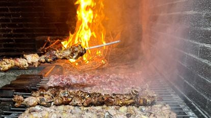 Los secretos del excelente pincho de lechazo XXL del Mesón Carlos, en ...