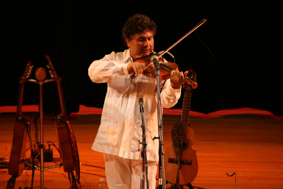 Alejandro Flores, el violinista olvidado: una historia de música y ...