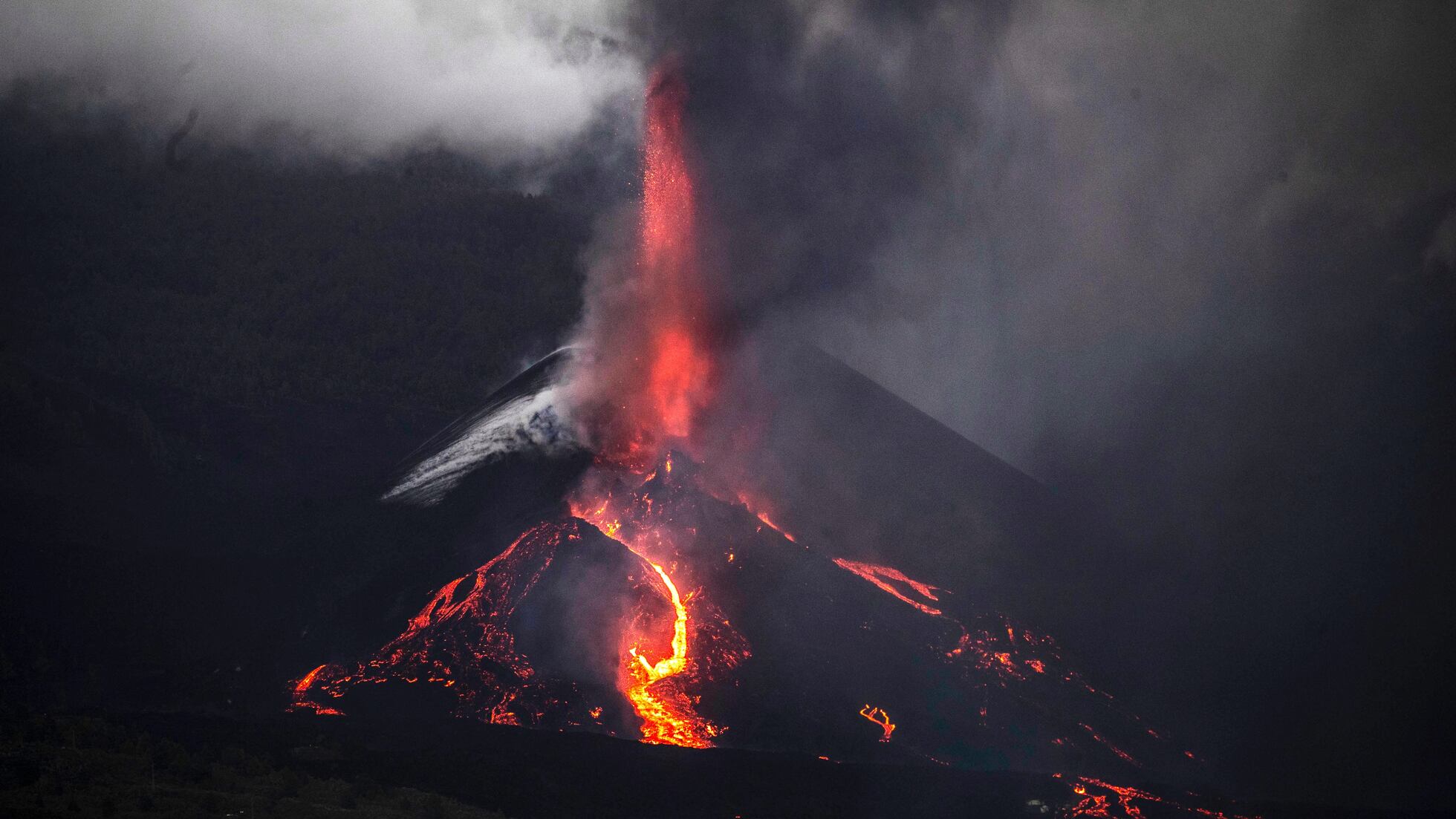 El volcán de La Palma no desfallece: “El fin está lejos, hay erupción ...