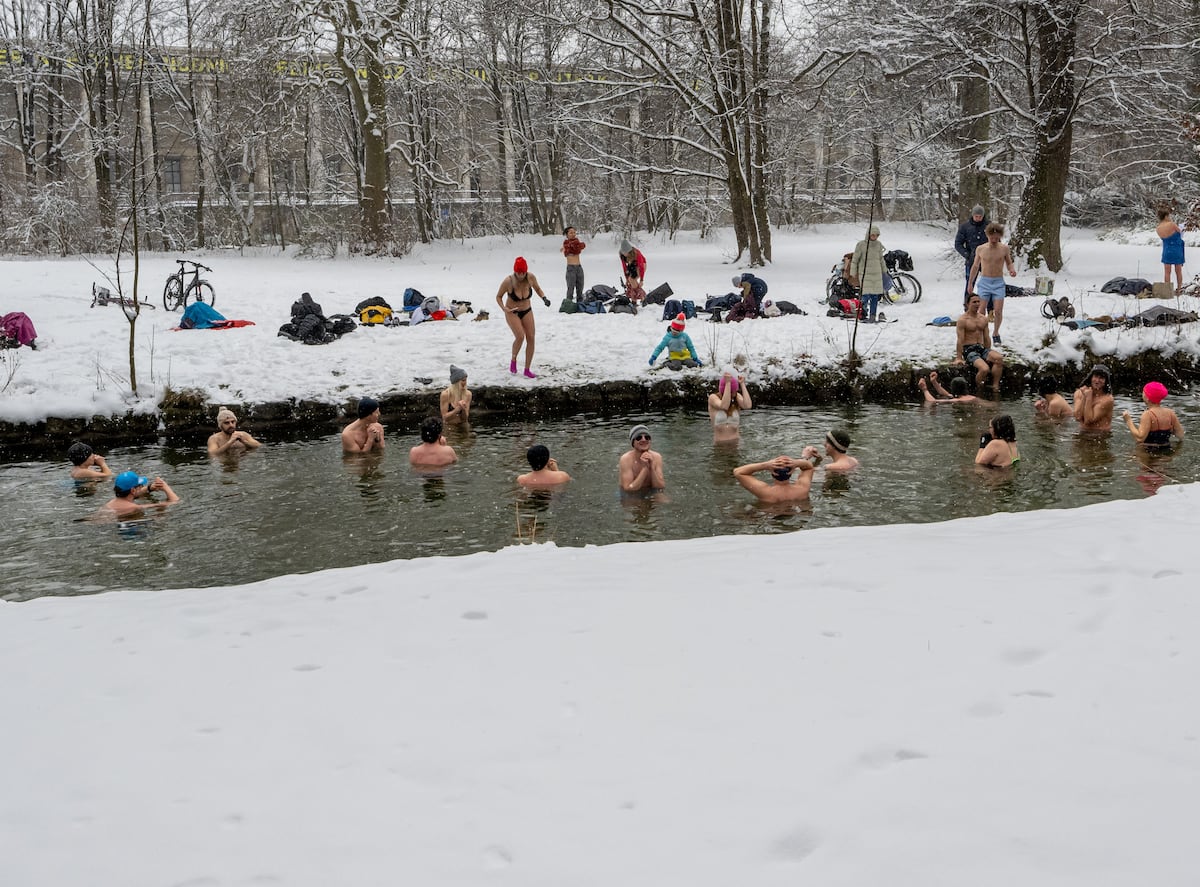 How to face the challenge of swimming in cold water - Pledge Times