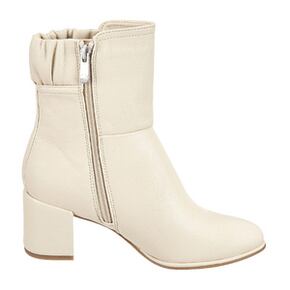 Seleccionamos cinco botas beige: un color que triunfa esta temporada ...