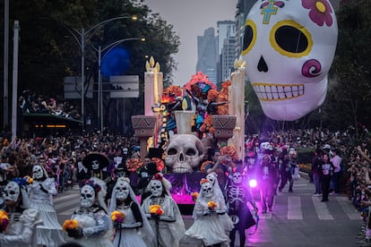 El Día de Muertos toma las calles de Ciudad de México, en imágenes ...