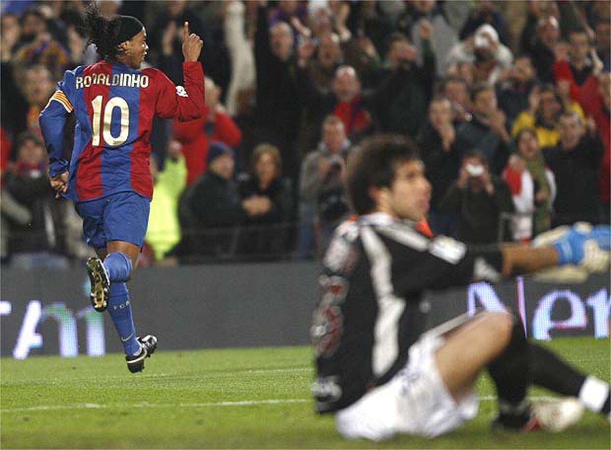 Ronaldinho celebra su gol | Deportes | EL PAÍS