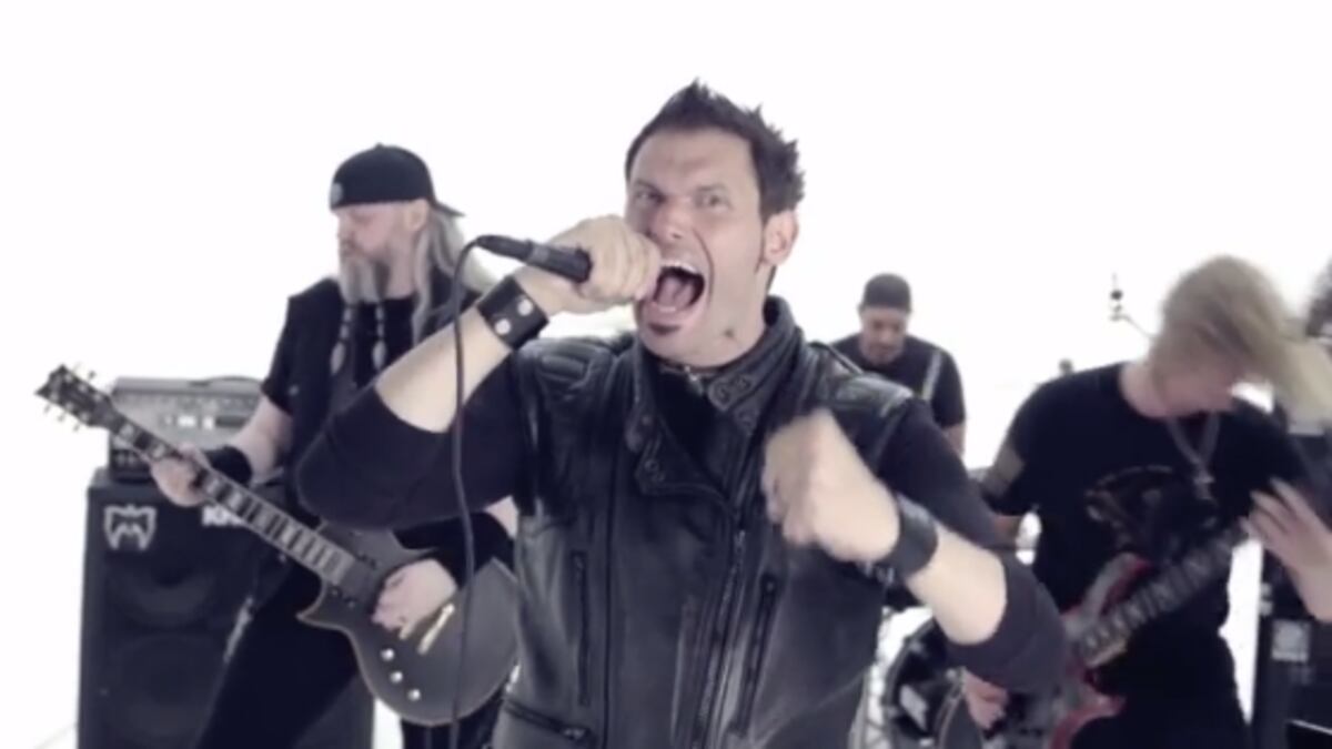 Estreno: el heavy metal no ha muerto gracias a Anaka | Tentaciones | EL ...