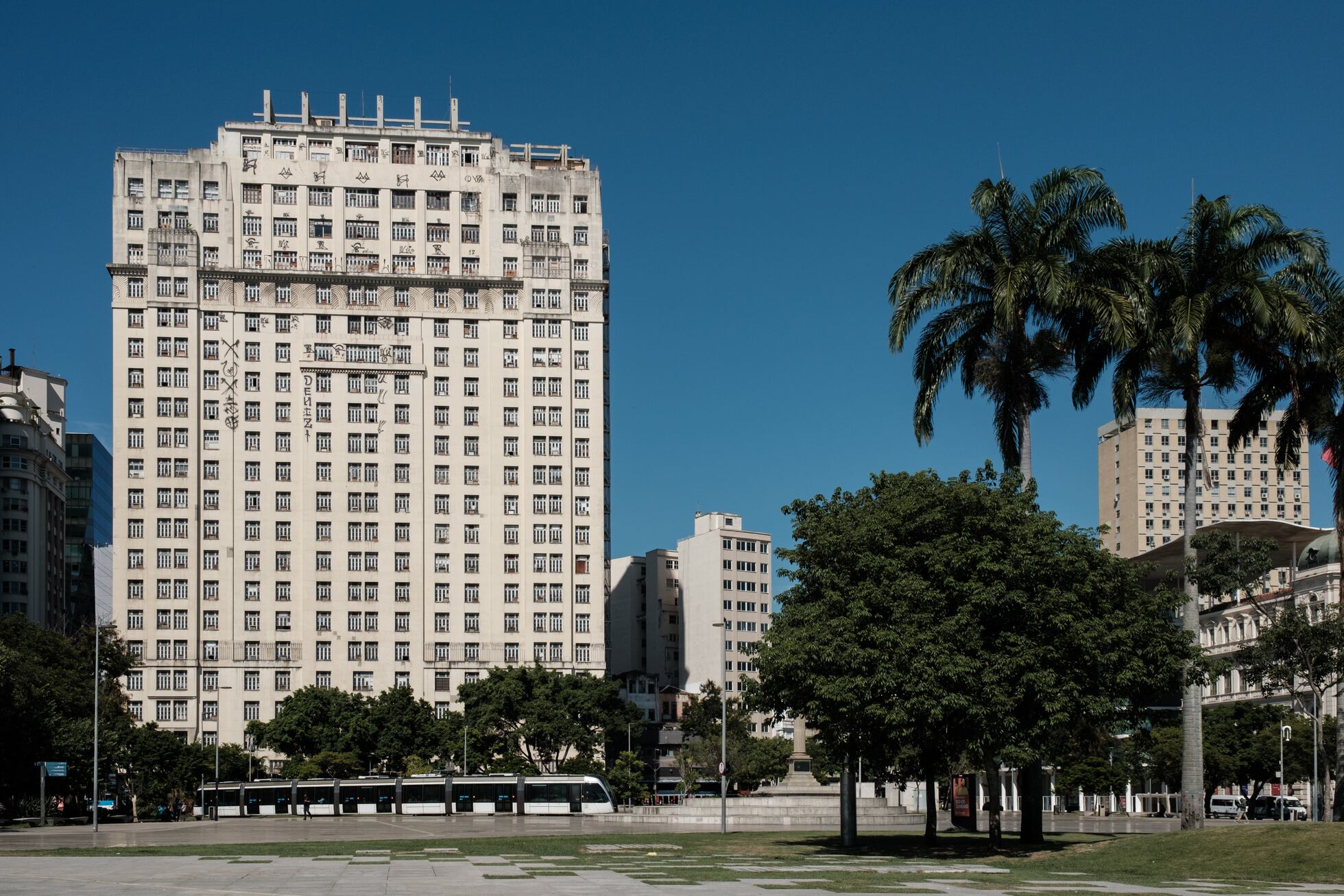 A Noite: El primer gran rascacielos de Latinoamérica: un gigante vacío ...