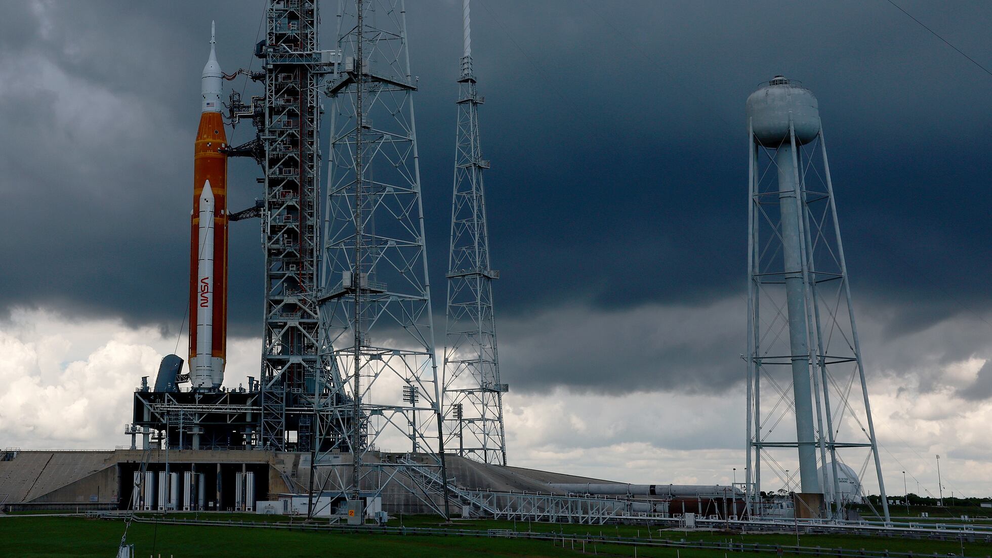La humanidad da el primer paso para que una mujer camine por la Luna ...