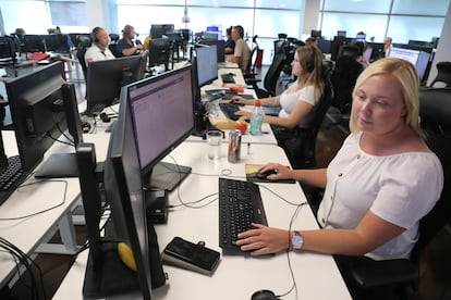 Sol, playa y trabajo en un ‘call center’: el “sueño español” de 200 ...