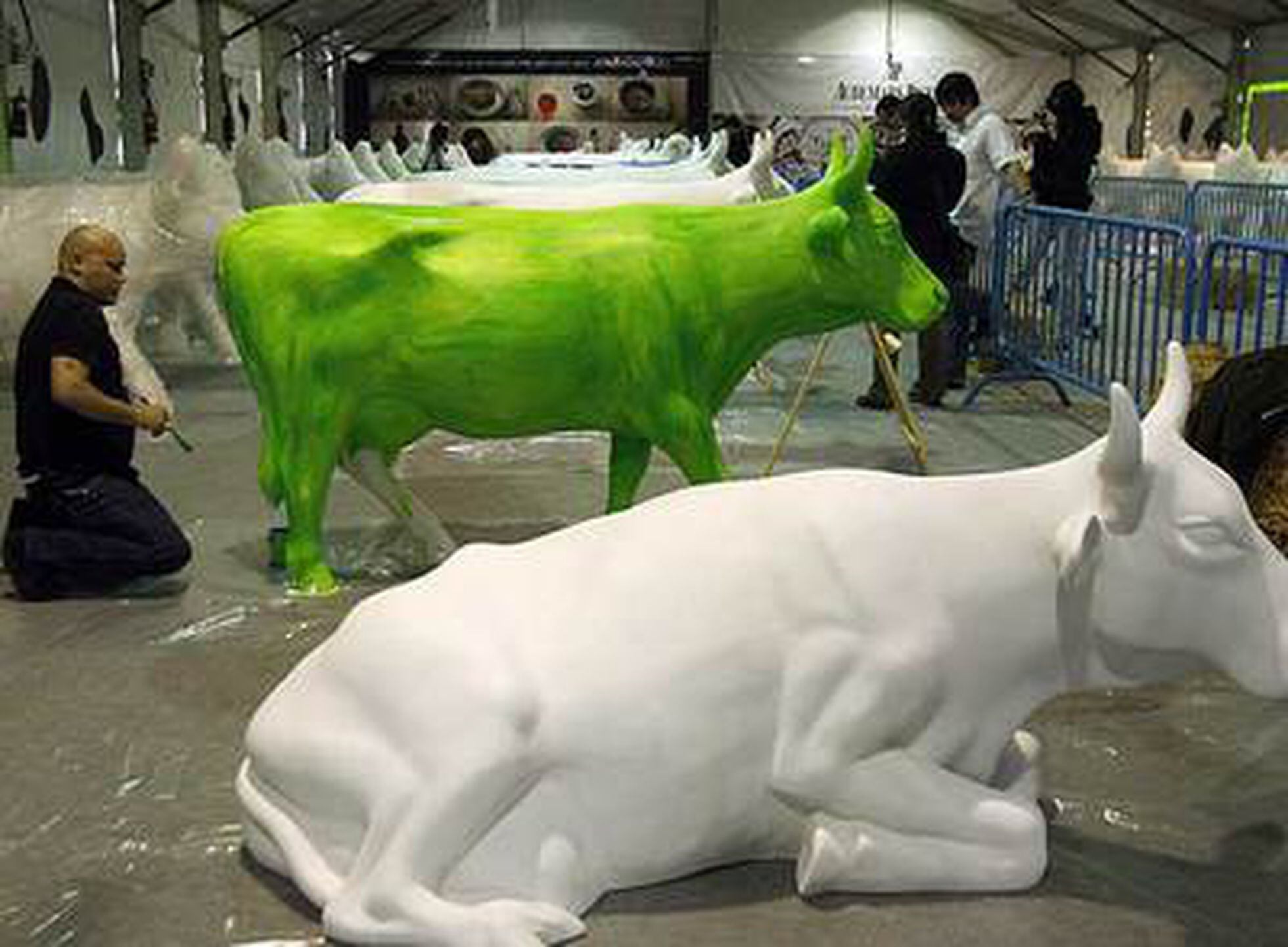 Las vacas de colores ya pastan en Madrid | Noticias de Madrid | EL PAÍS