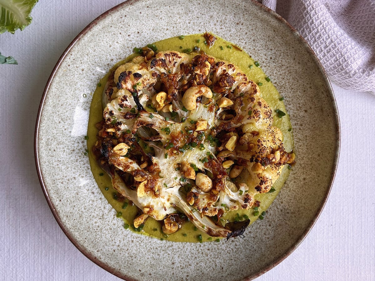 Filete de coliflor con crema de guisantes y curry | Recetas ...