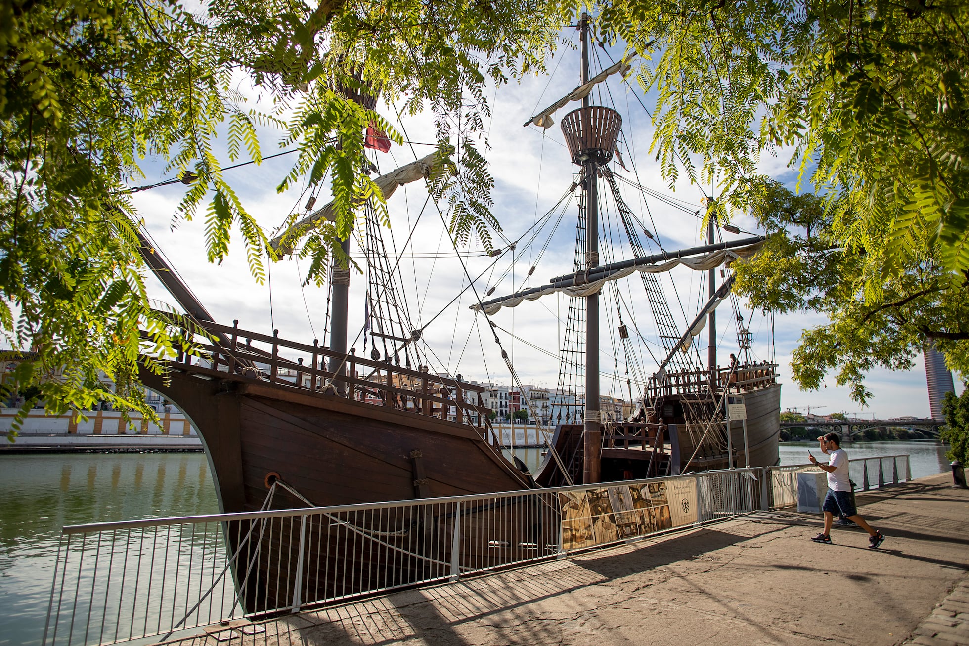 La nao ‘Victoria’ vuelve a entrar en Sevilla quinientos años después de ...