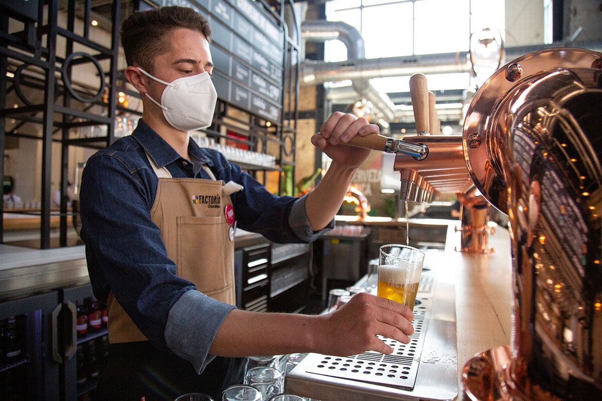 4.200 millones de cañas gracias al poder del sol: la cerveza sostenible ...