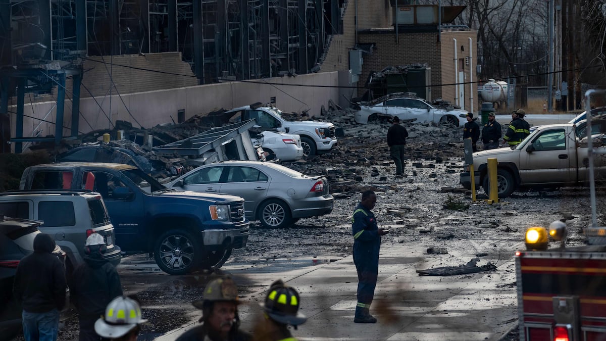 Un muerto y 13 heridos tras una explosión en una fundición en Ohio ...