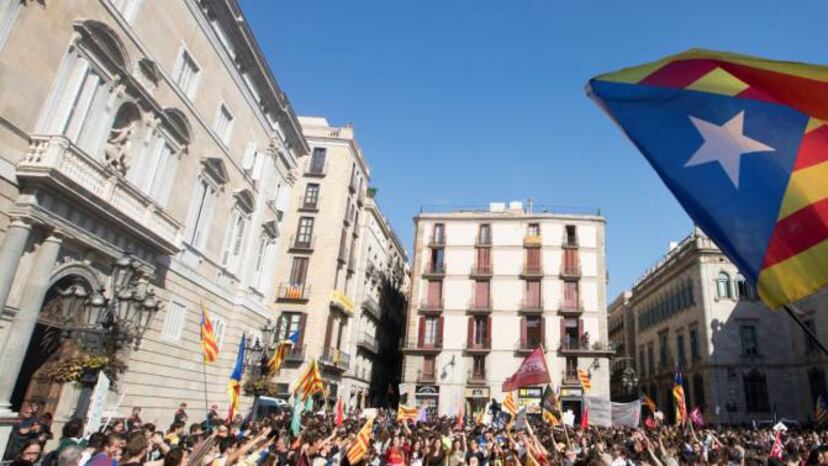 John H. Elliott: “Desde los años de Pujol se falsea la historia en la ...