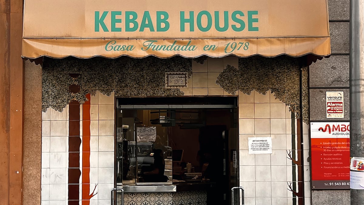 La heroica resistencia del mejor kebab de Madrid | EL PAÍS Semanal | EL ...