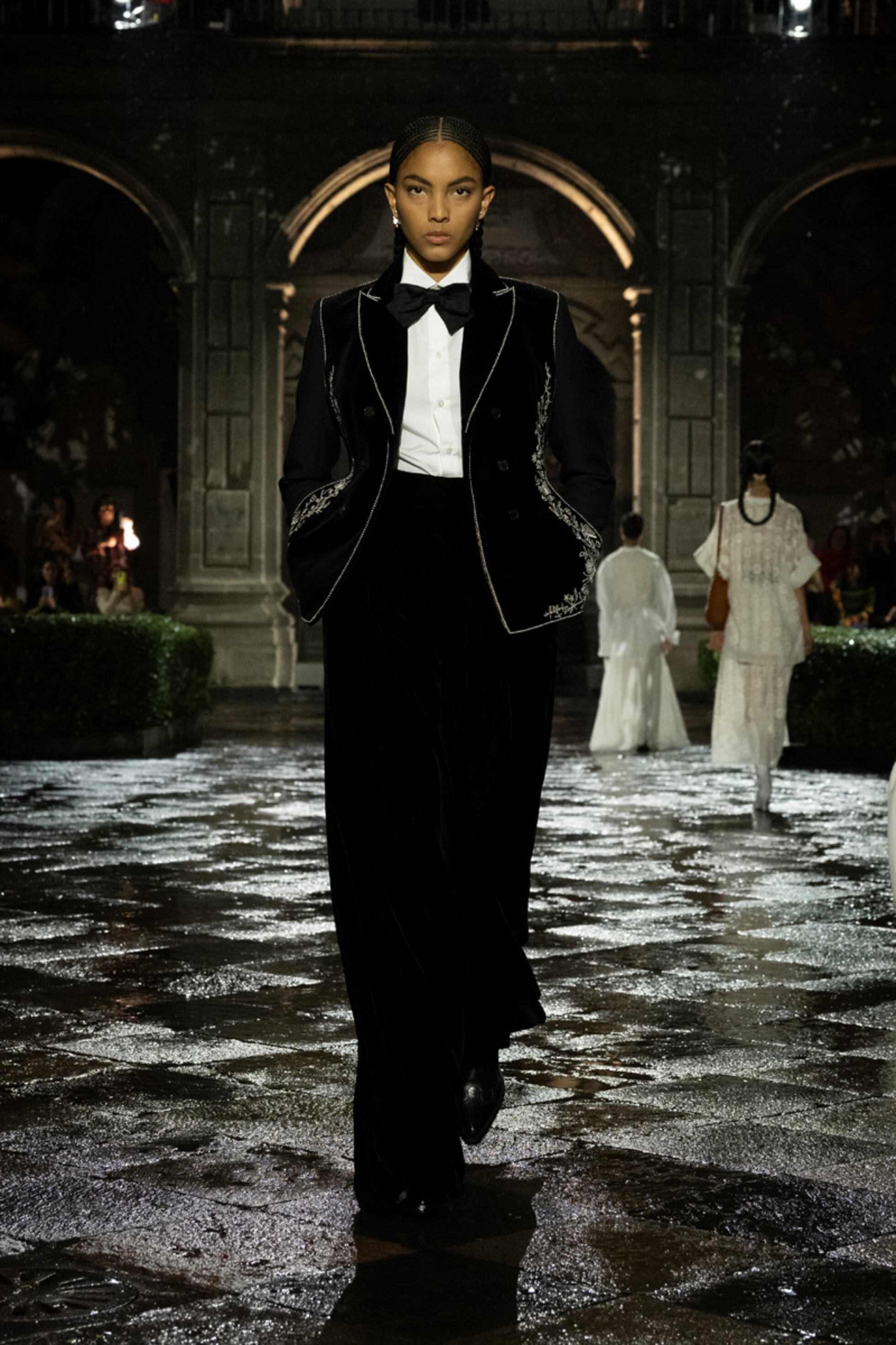 El homenaje de Dior a Frida Kahlo | Fotos | S Moda: Revista de moda ...