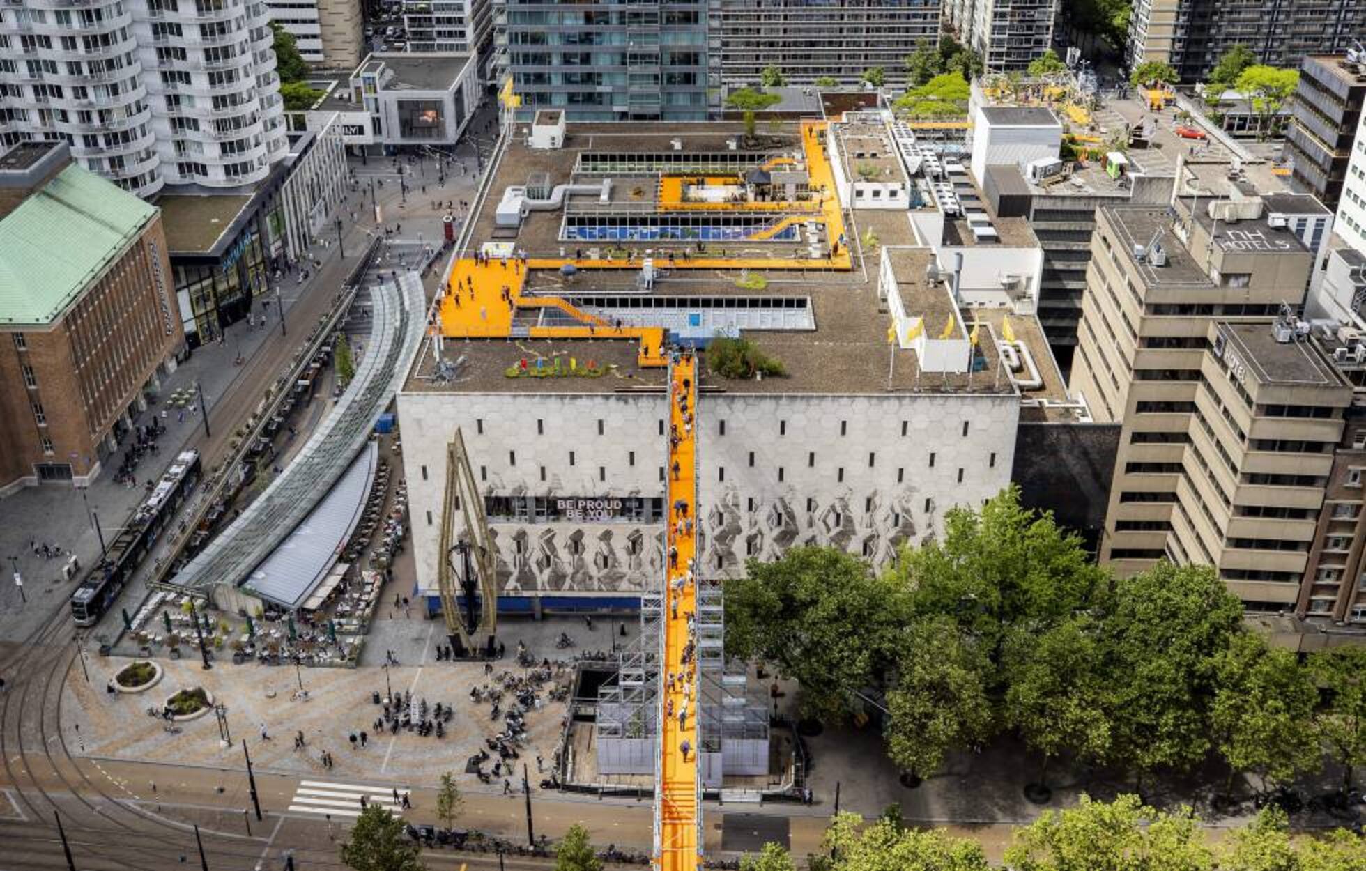 ‘Rotterdam Rooftop Walk’: Una alfombra naranja para dar un paseo por ...