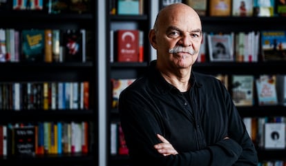 Martín Caparrós: “El periodista tiene que dar dos pasos atrás ...