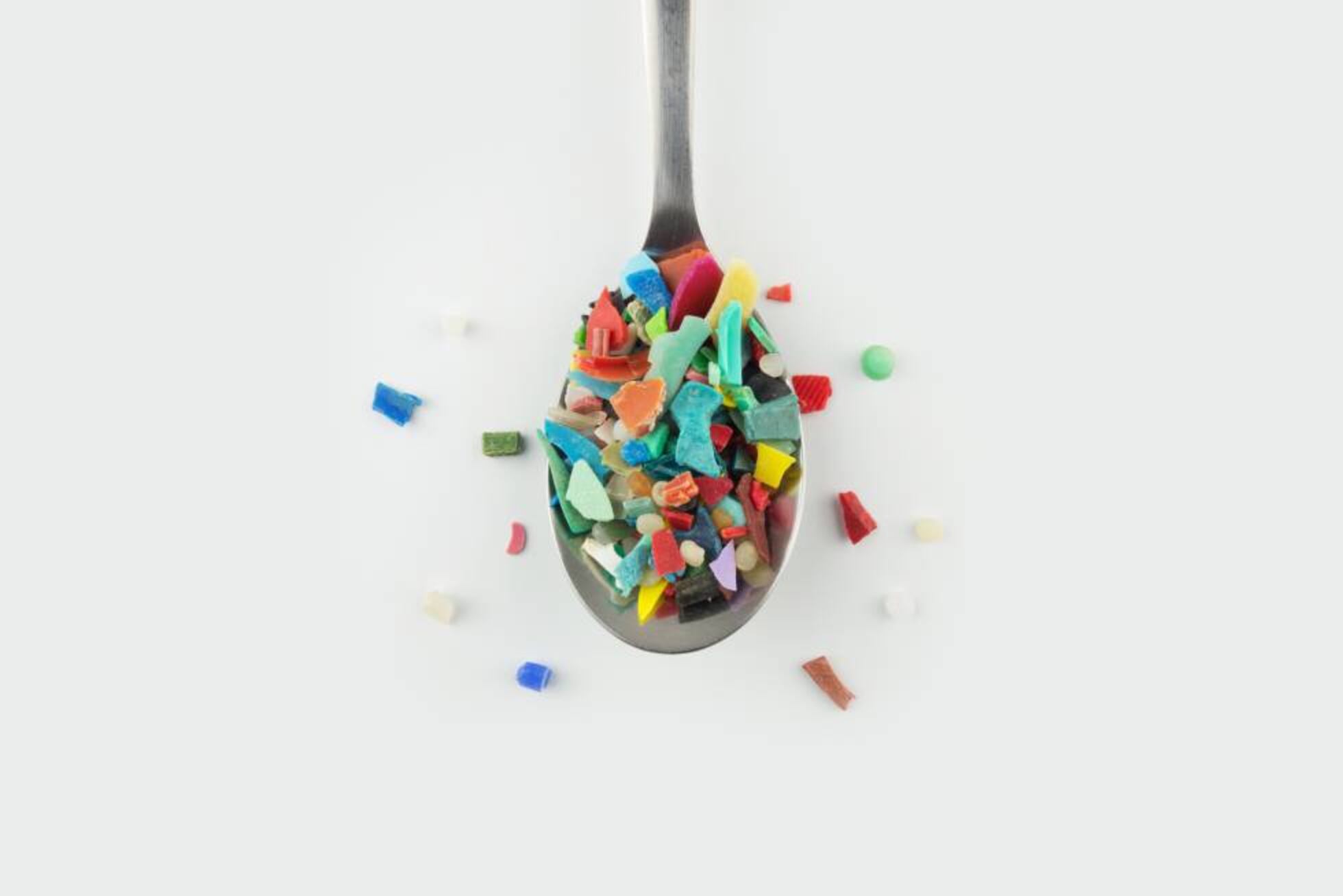 Los microplásticos han colonizado la comida, la bebida y el aire, ¿hay ...