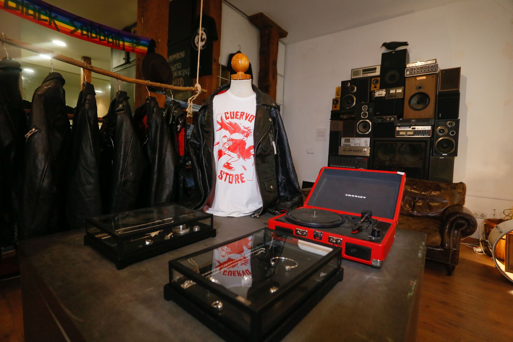 El último adiós de Cuervo Store, la tienda de música con más personalidad de Madrid | Madrid ...