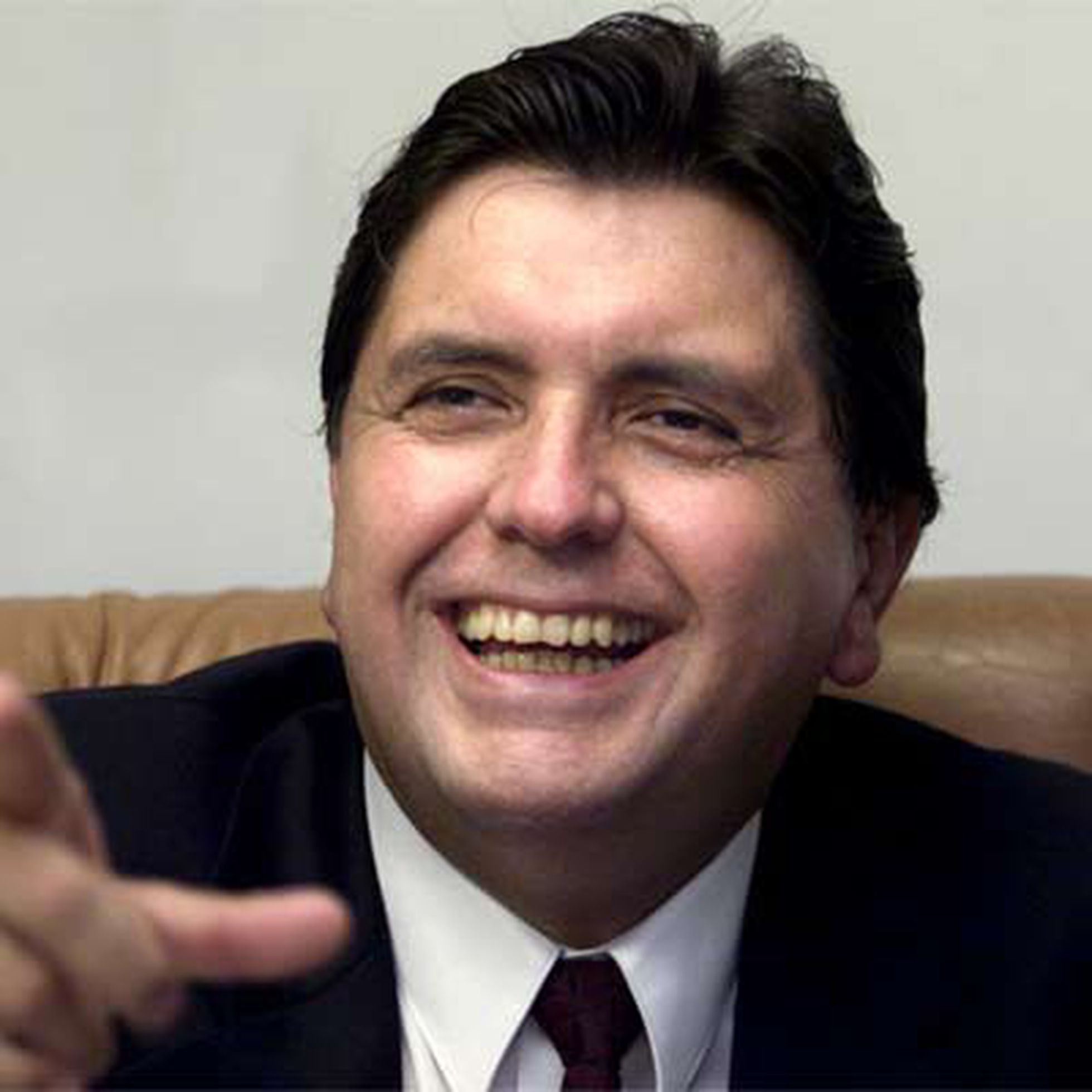 Alan García anuncia su candidatura a las presidenciales de 2006 en Perú ...