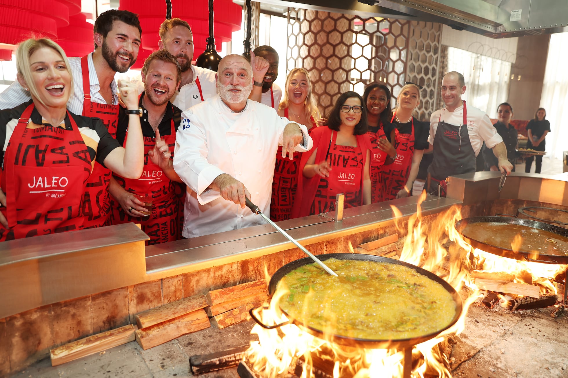 José Andrés apuesta por el jamón ibérico, las paellas y las tapas en su nuevo restaurante Jaleo ...