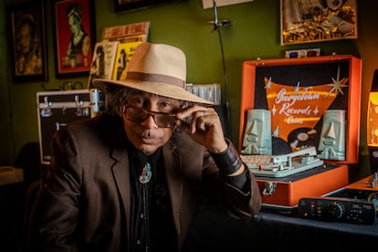 Kid Congo Powers, el chicano en llamas que fundió las fronteras del ...