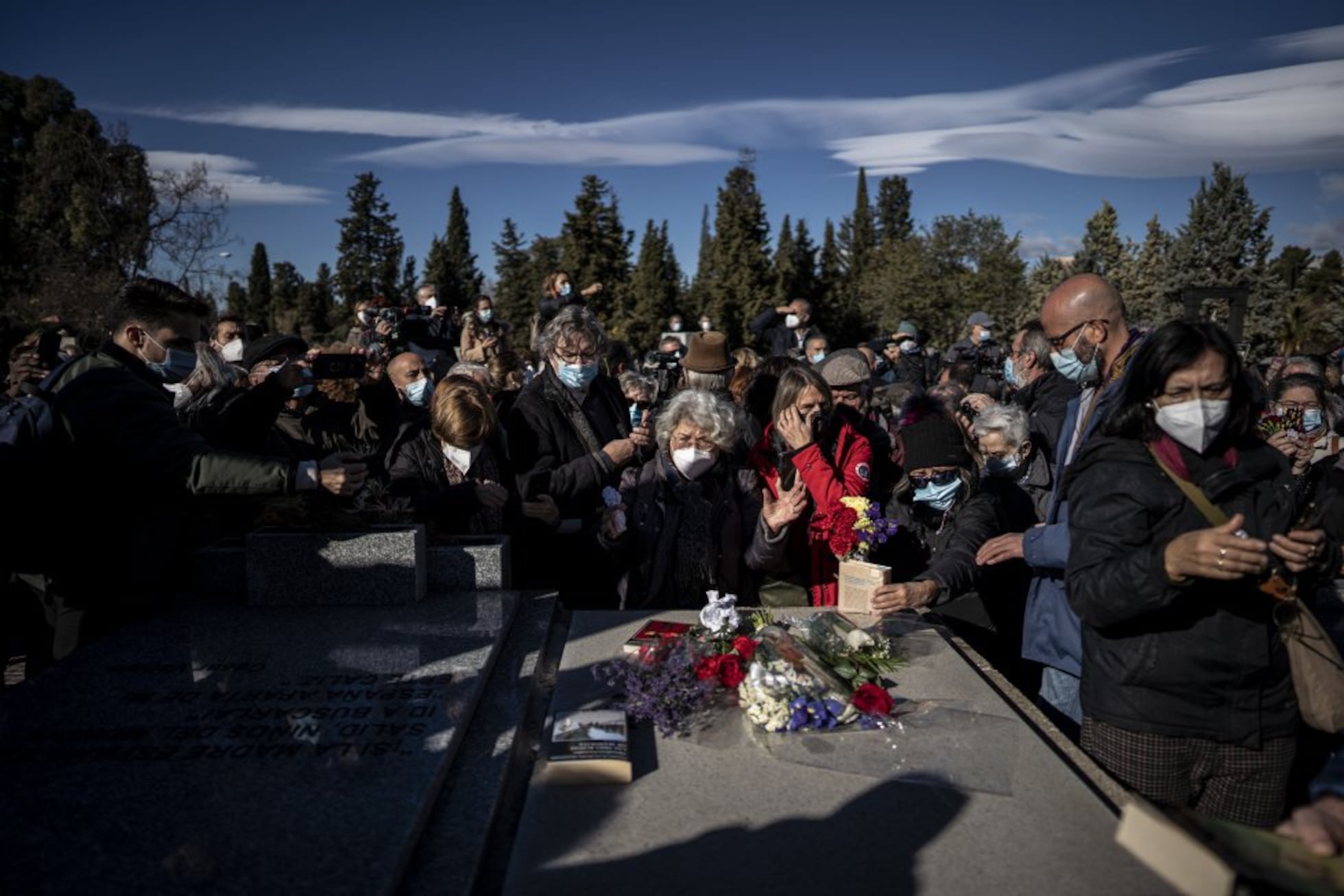 El funeral de Almudena Grandes en el Cementerio Civil de Madrid, en ...