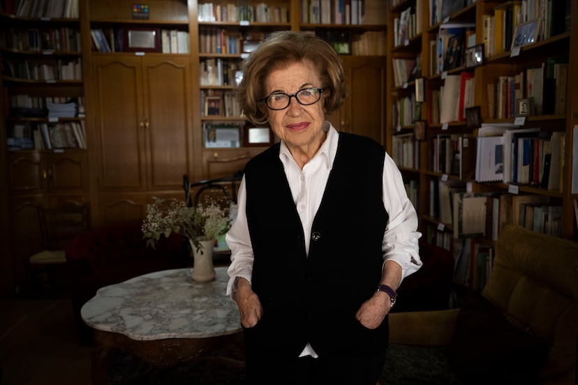 Dionisia García, la poeta de 94 años que sigue escribiendo versos y ...