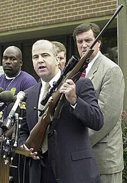 La policía busca al sospechoso de cinco asesinatos en un suburbio de ...