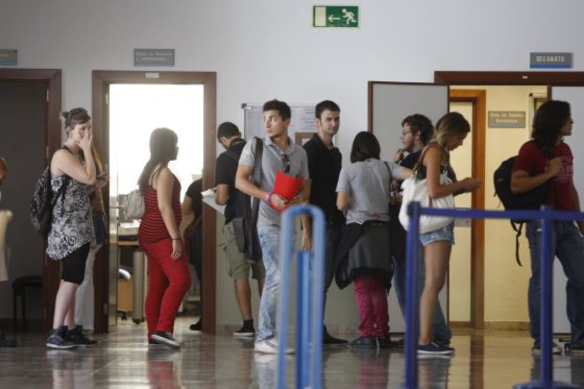 Hincar los codos por dos para encontrar empleo | Universidades | EL PAÍS