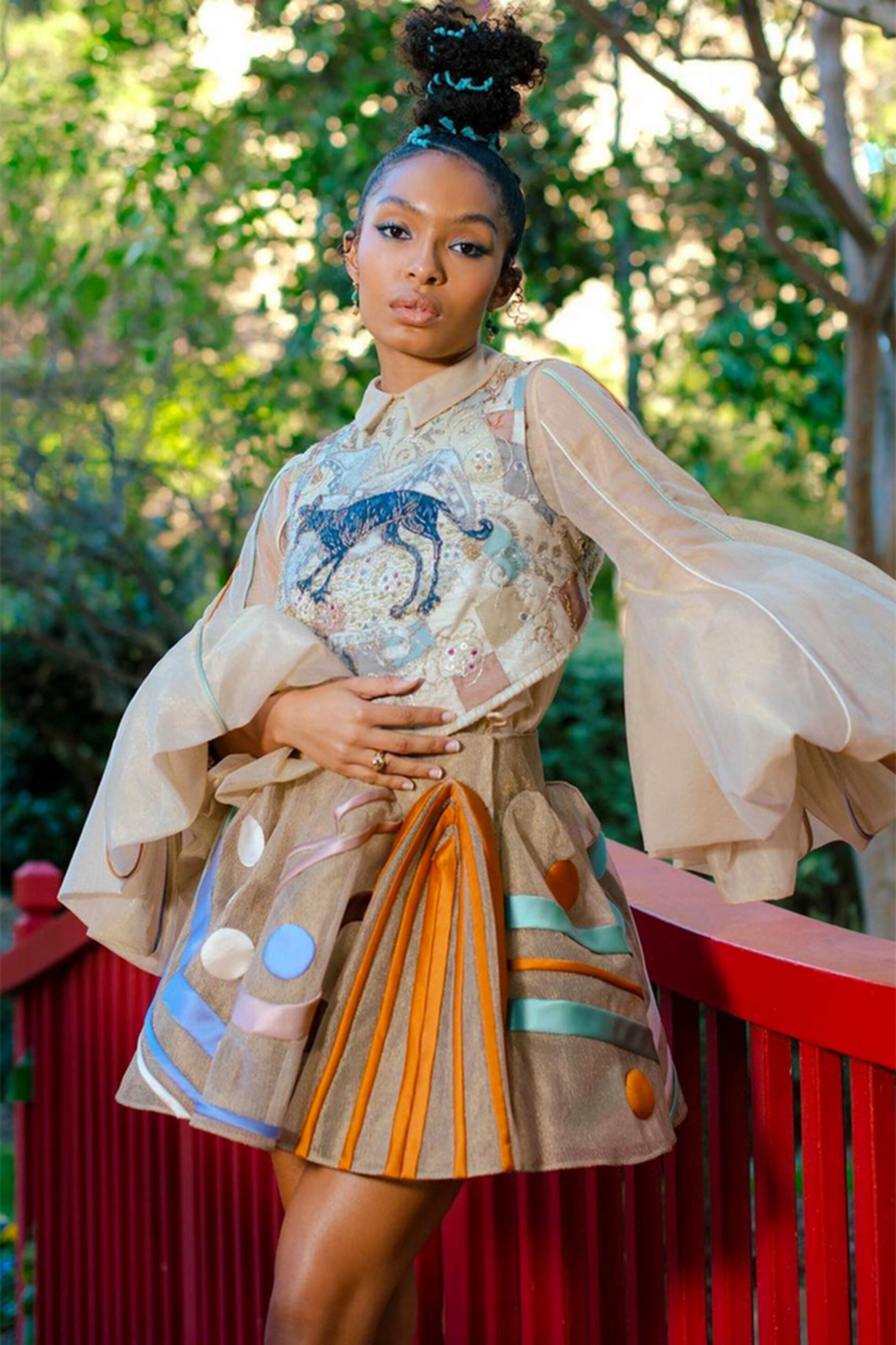 Del increíble Schiaparelli de Emma Corrin al esmoquin de Amanda ...