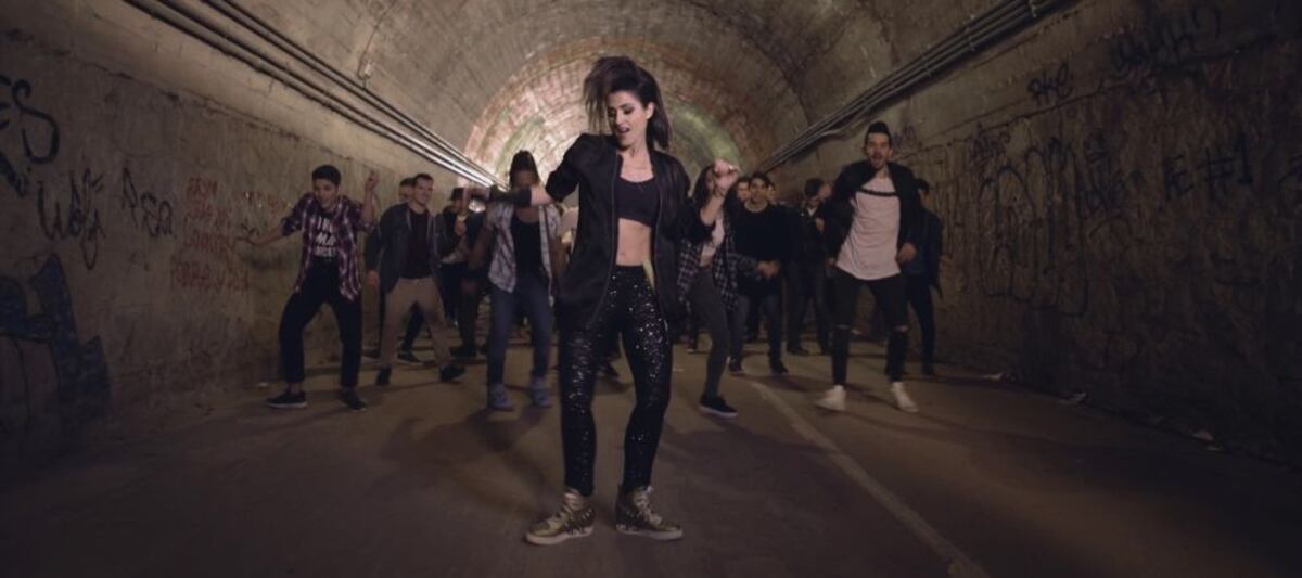 TVE muestra el videoclip de ‘Say yay!’, de Barei, para Eurovisión ...